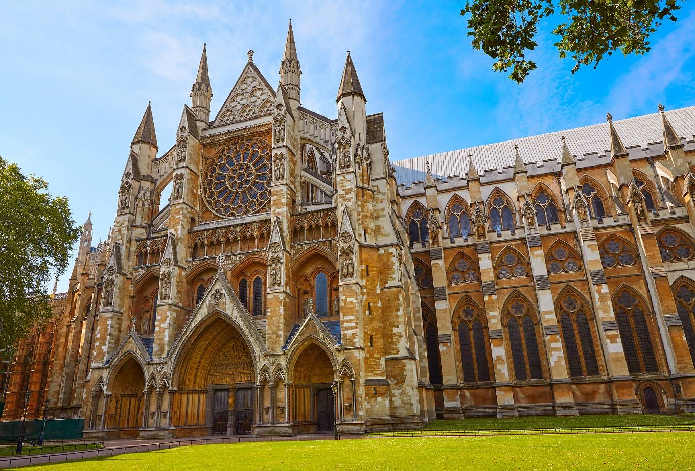Burial places of British Royalty | AK Lander | AK Lander